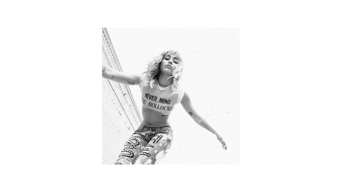 Miley Cyrus lança o EP "SHE IS COMING"; ouça