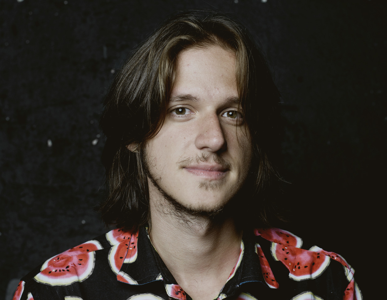 Rubel vai do folk brasileiro ao carisma das trilhas sonoras