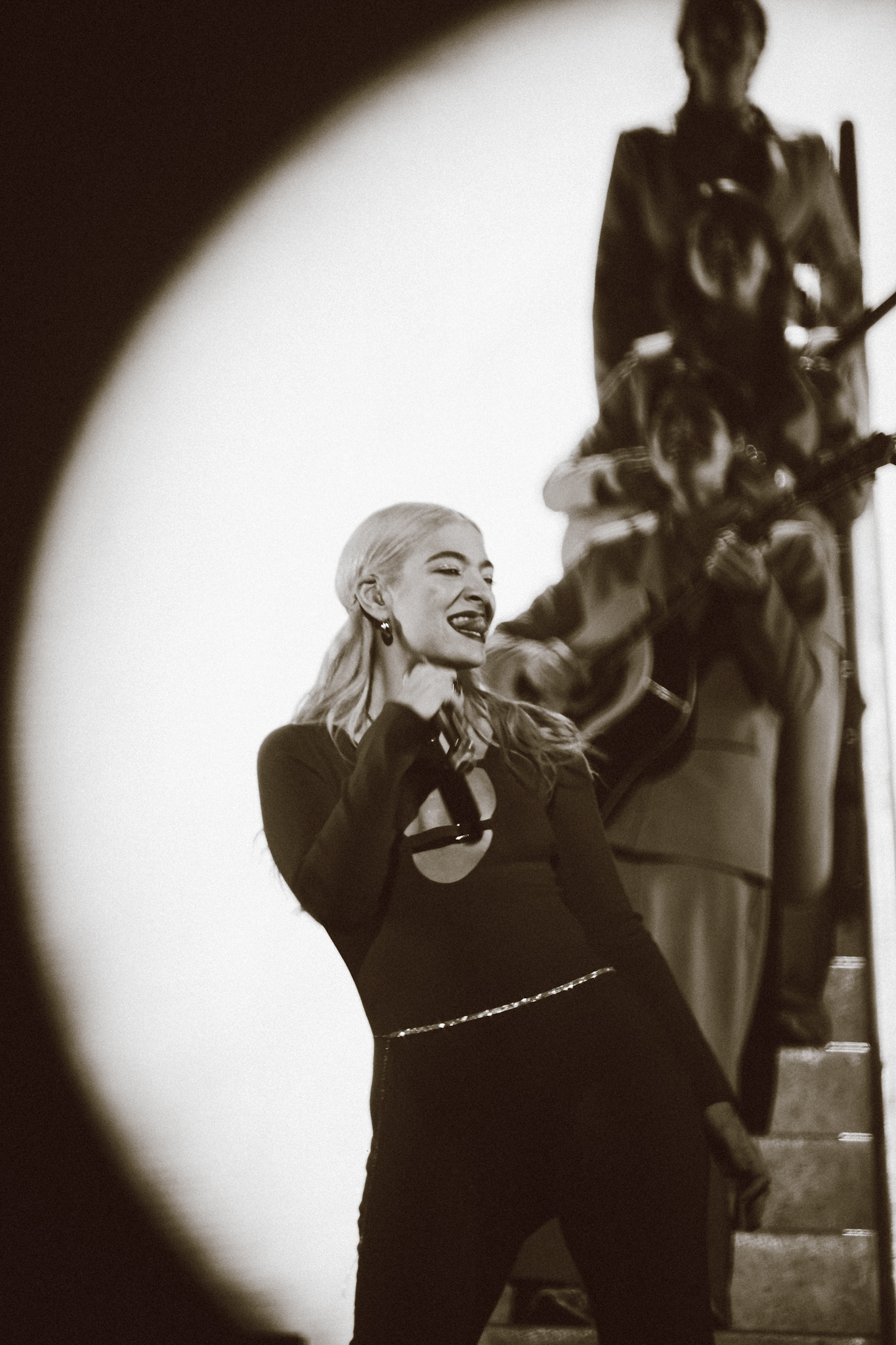 Com uma conexão surreal, Lorde hipnotiza o público do Primavera Sound ...