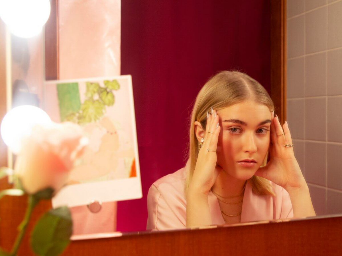 Entrevista | LOVA fala sobre cena pop sueca, Young Royals e processo de ...