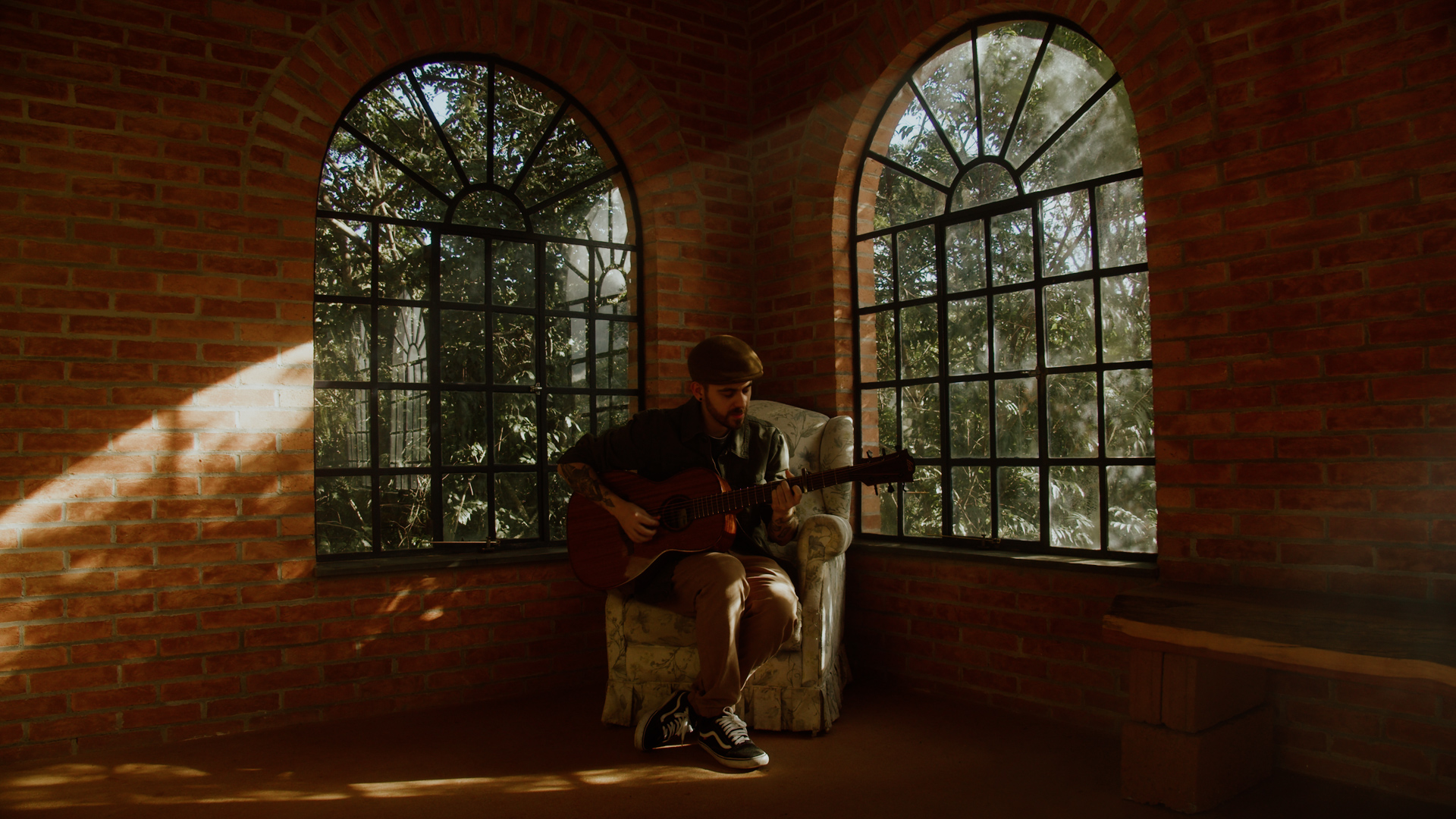 Luigi Ramon capricha na intensa e reflexiva 'My Head'