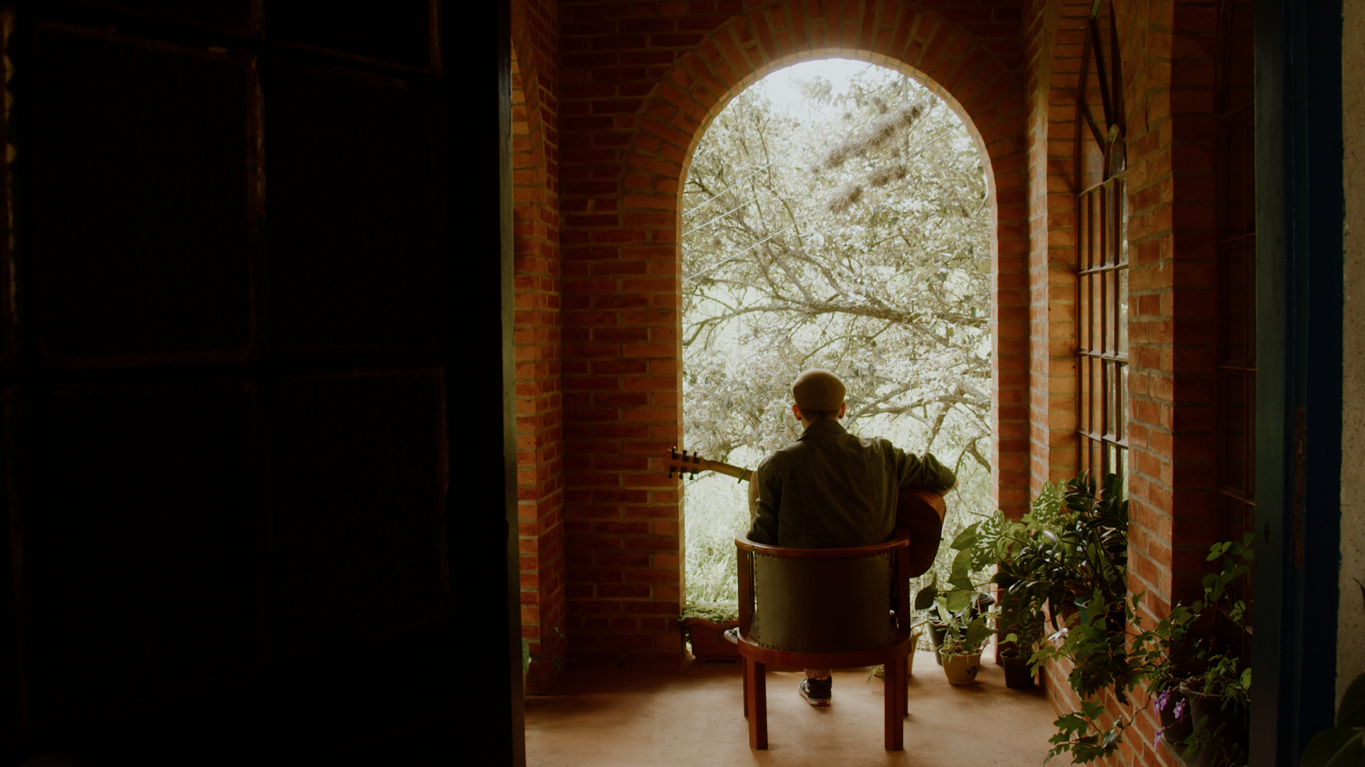 Luigi Ramon capricha na intensa e reflexiva 'My Head'