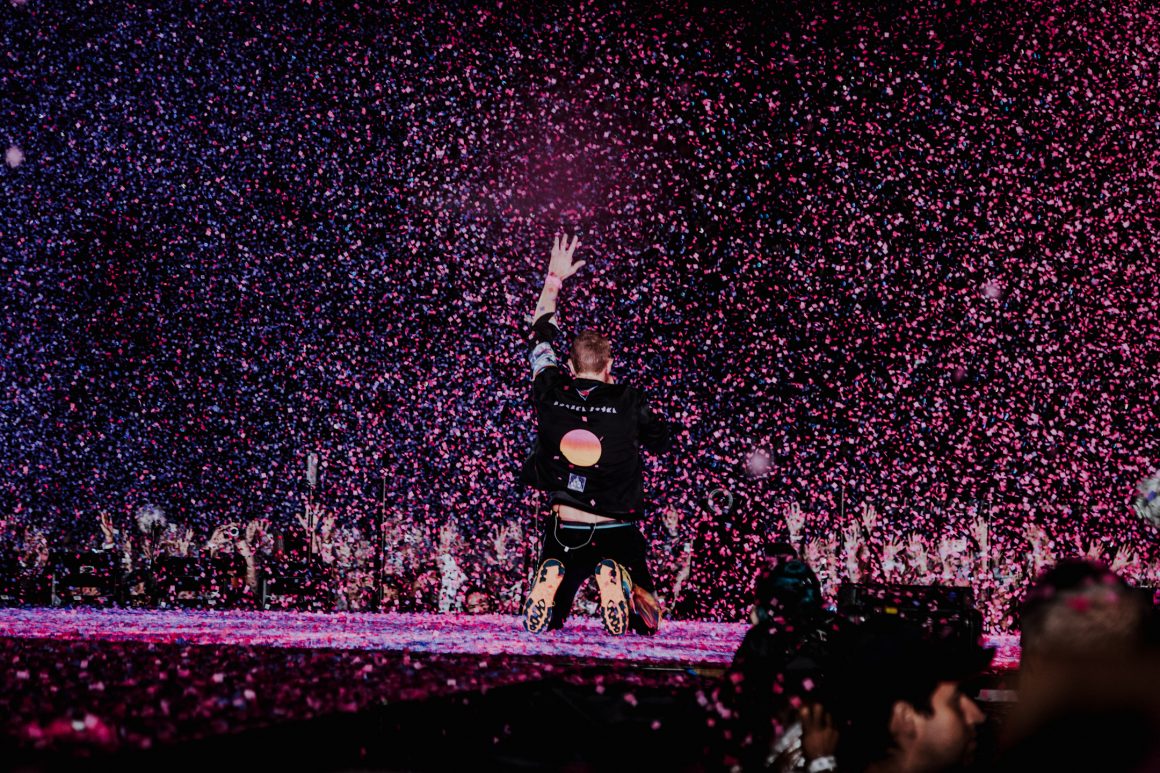 Coldplay ilumina noite paulistana em show histórico