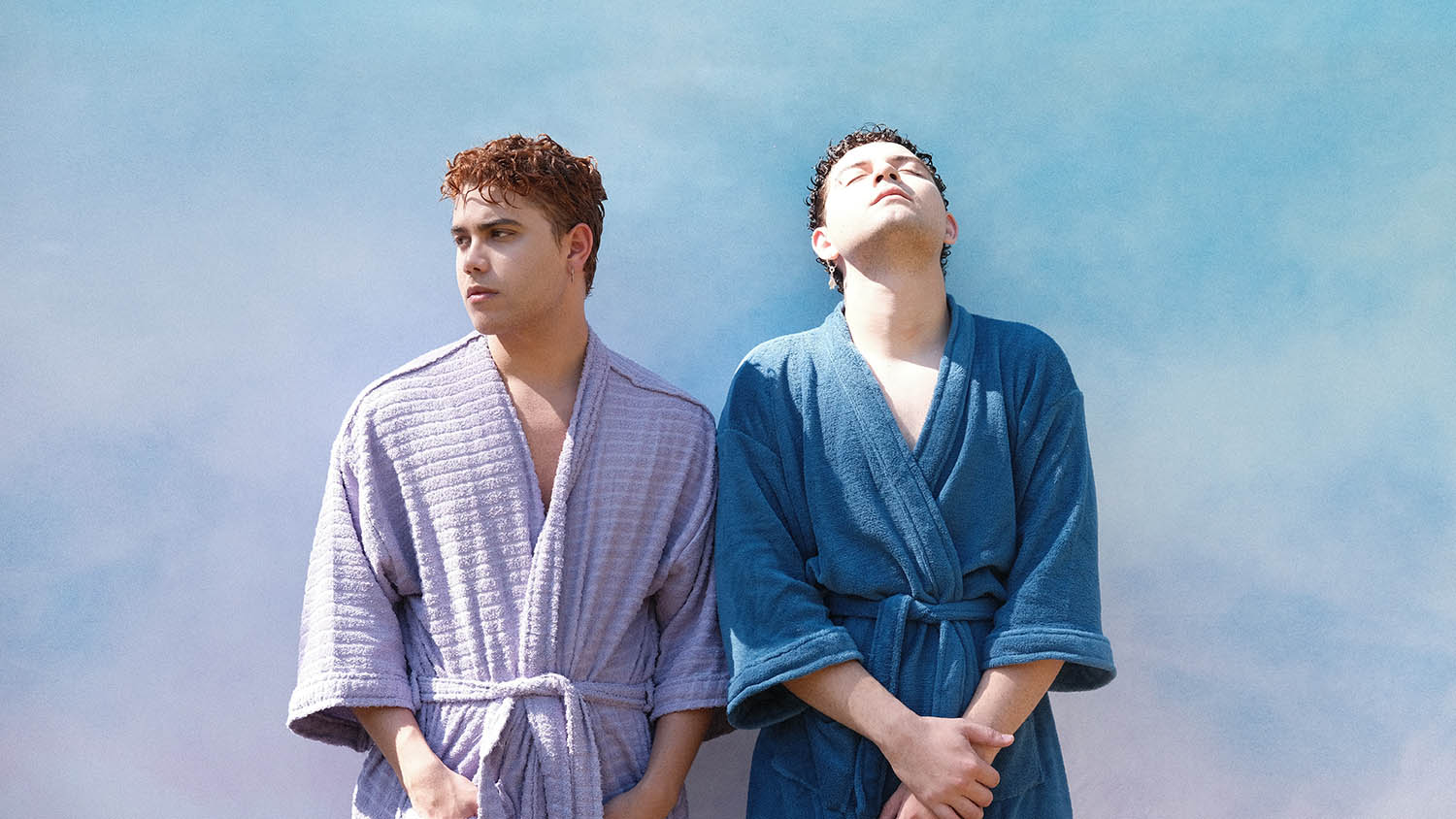 SANTIN canta com paixão e humor em sua primeira mixtape