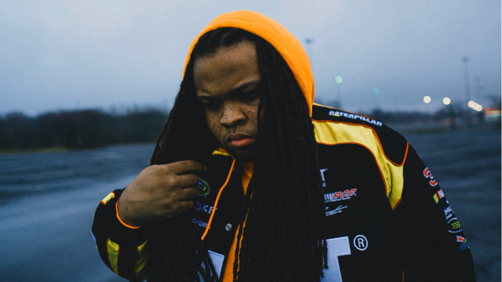 Kid Travis aposta em versatilidade acústica para "Hello Mama"