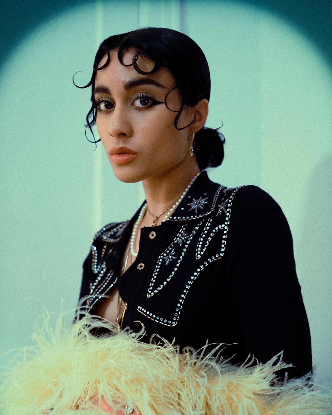 A metamorfose de Natalia Kills para Teddy Sinclair
