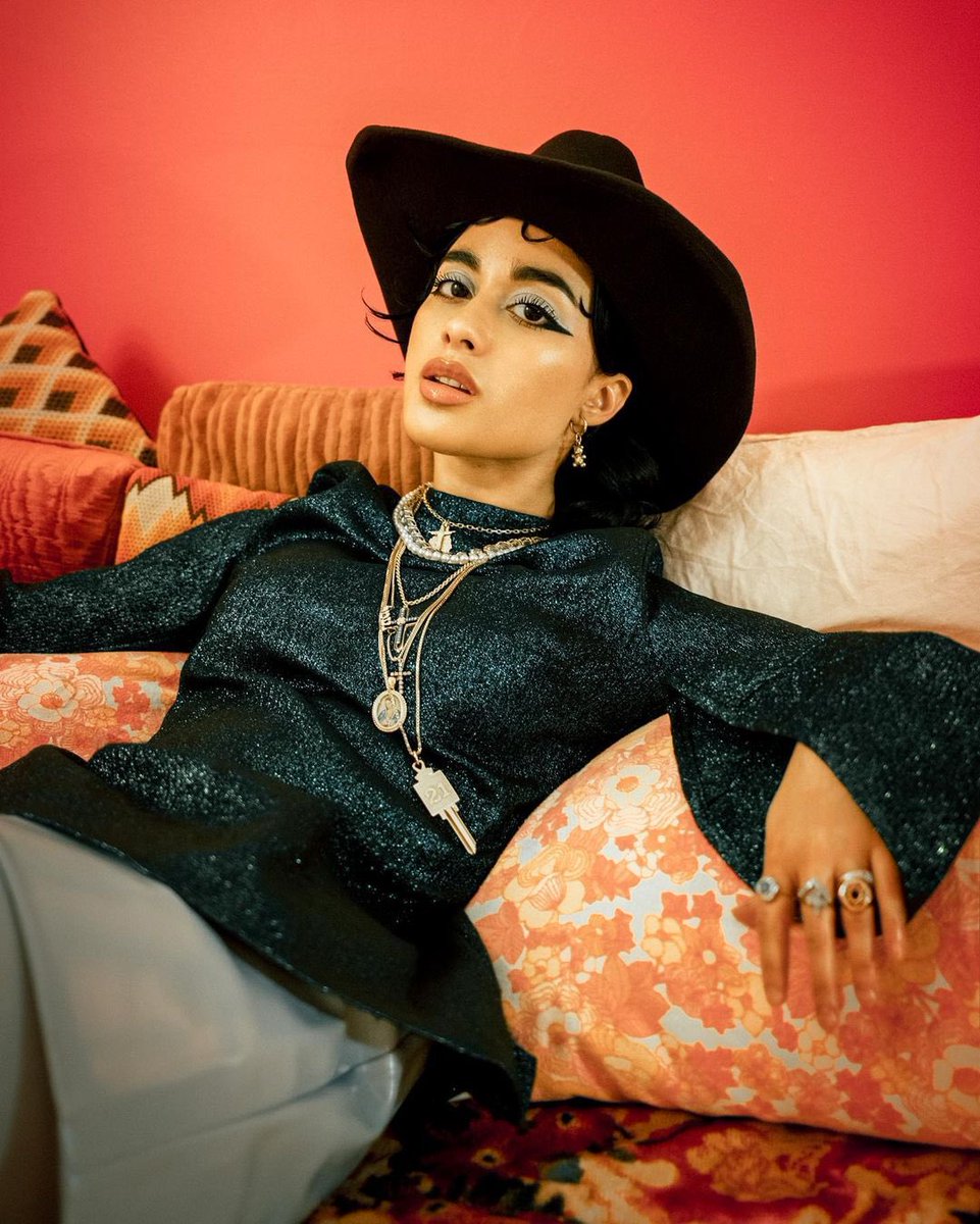A metamorfose de Natalia Kills para Teddy Sinclair